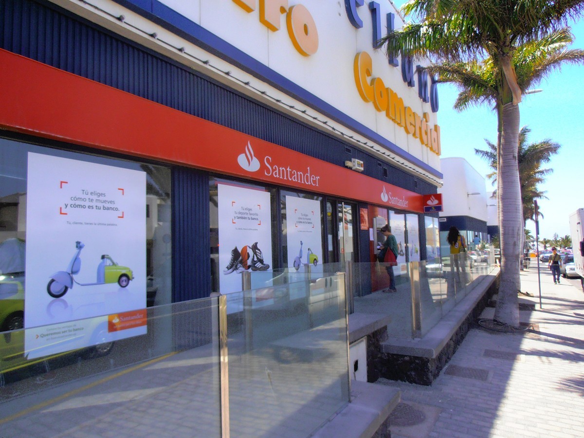 Banco Santander – Centro Comercial Deiland Plaza